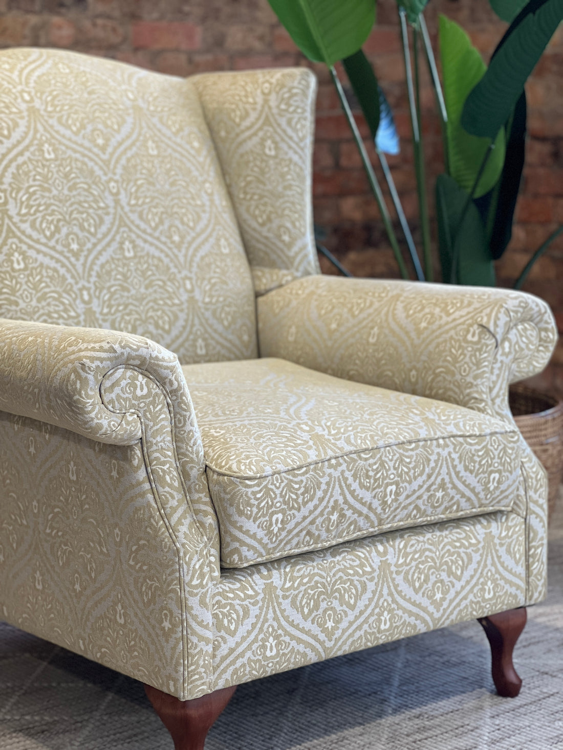 Elizabeth Wing Chair – rowesfurniture