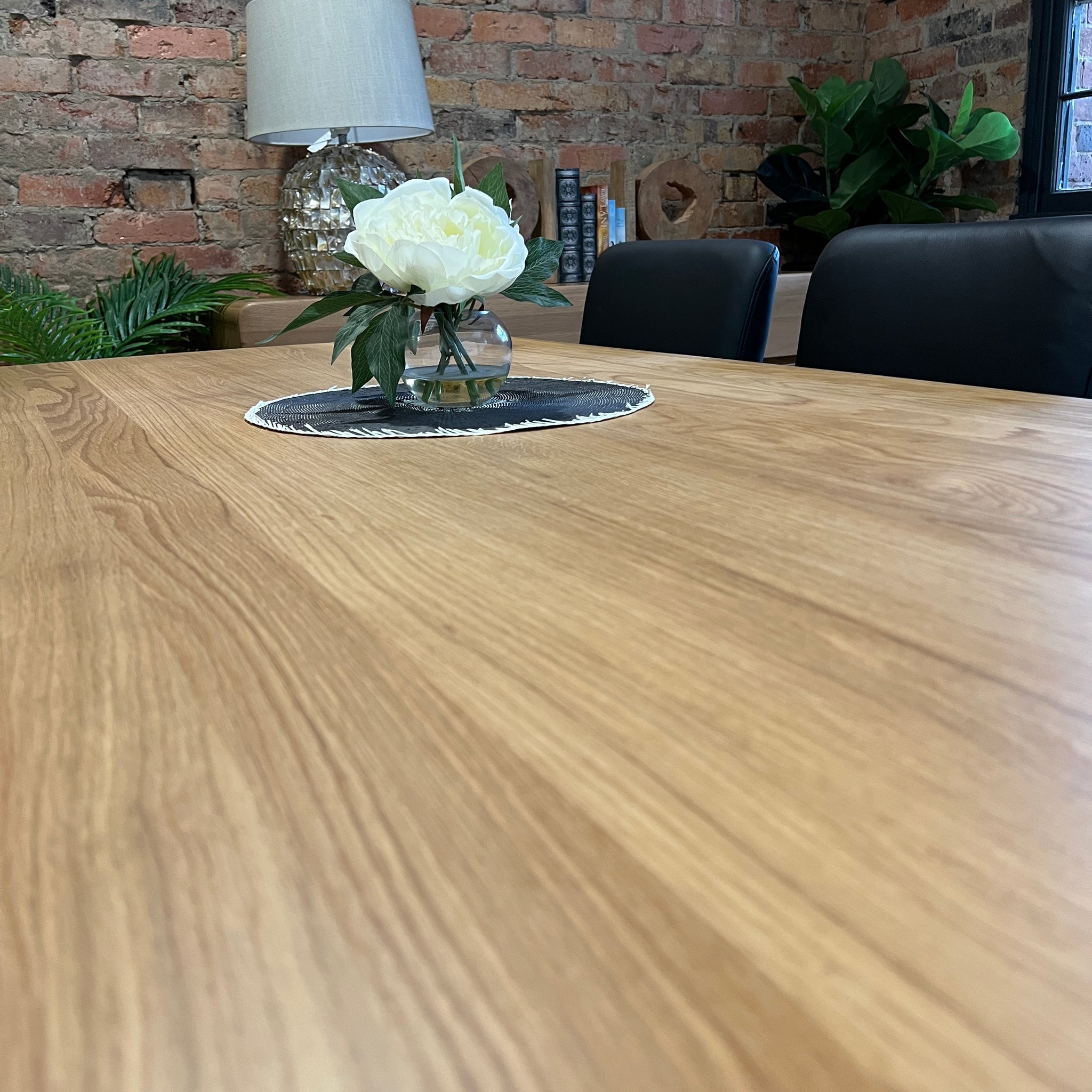 Adele Dining Table – rowesfurniture