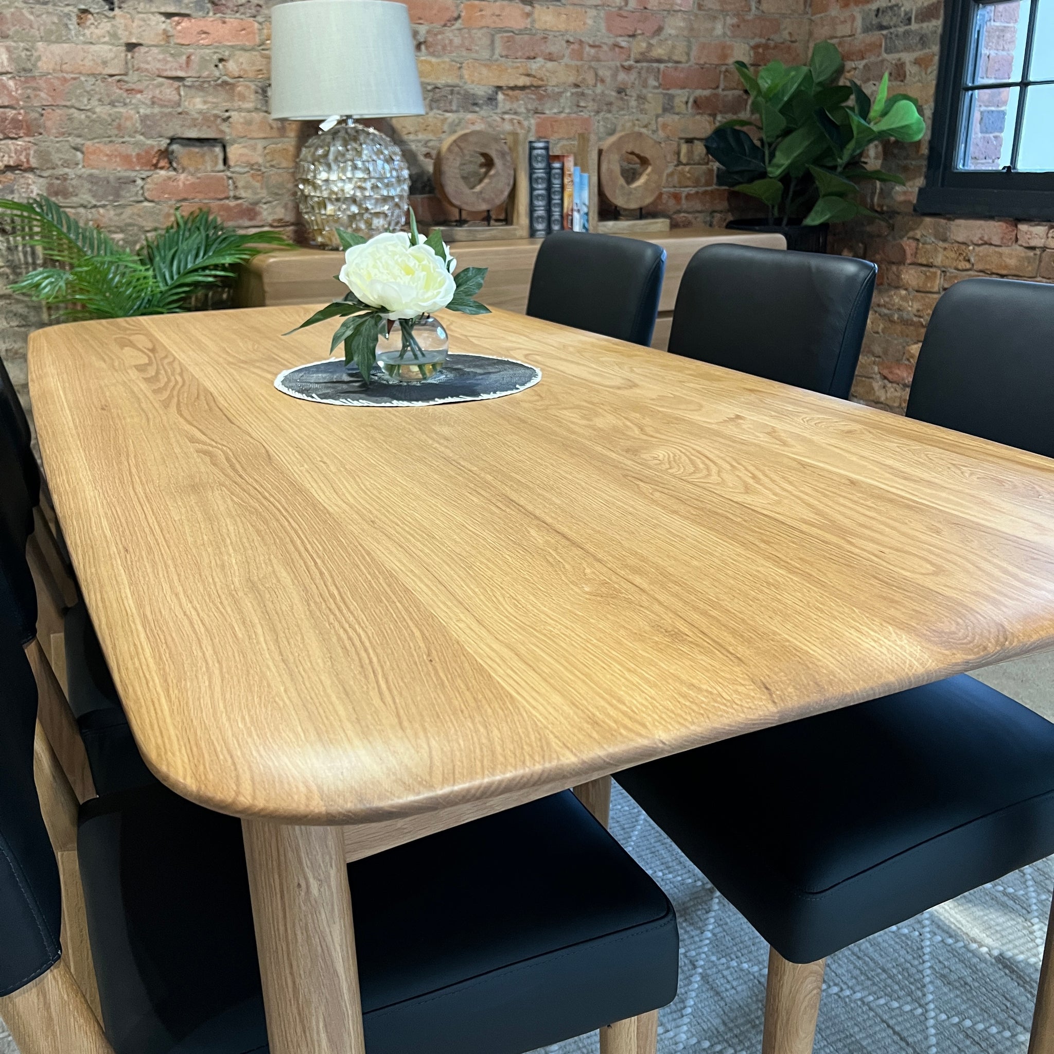 Adele Dining Table – rowesfurniture