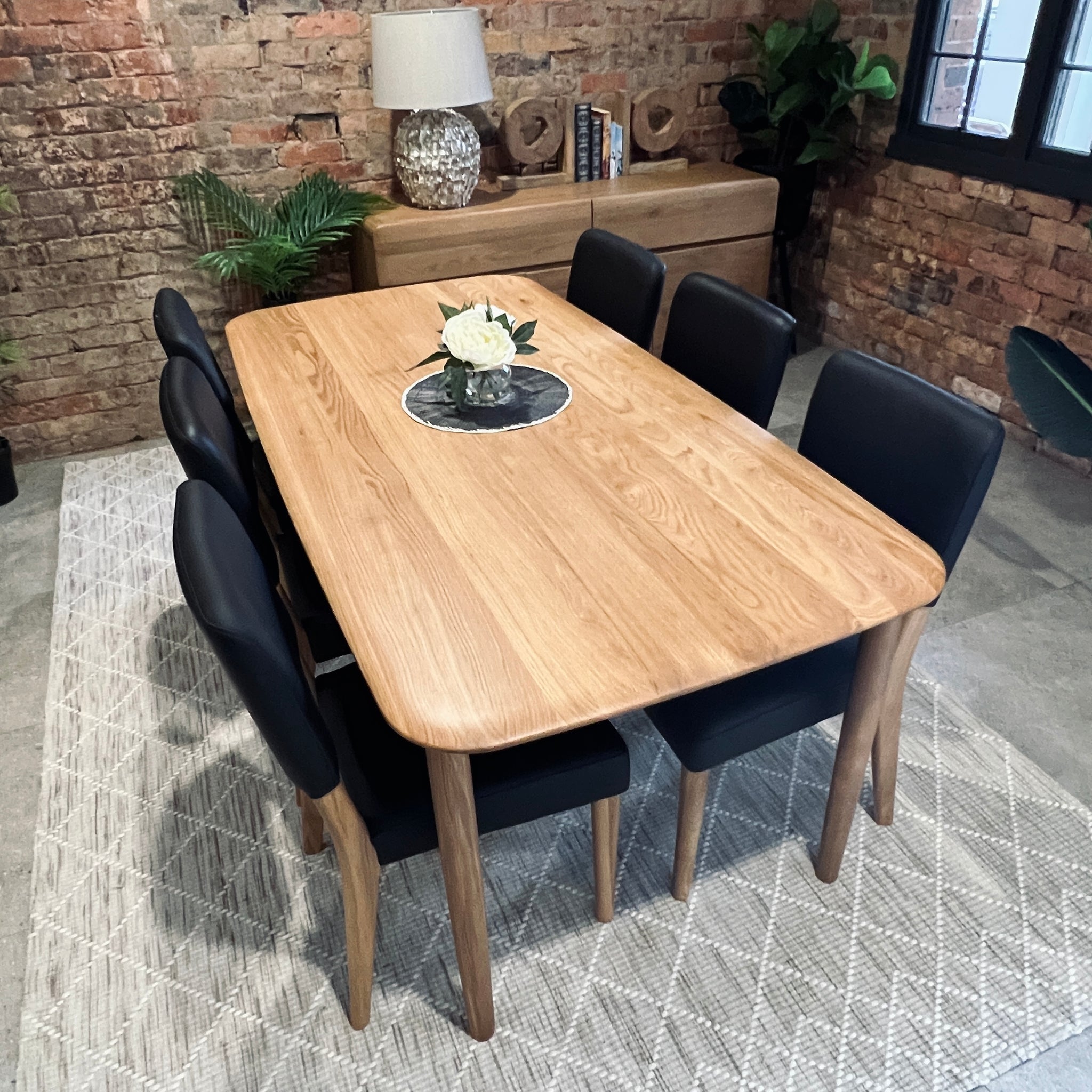 Adele Dining Table – rowesfurniture
