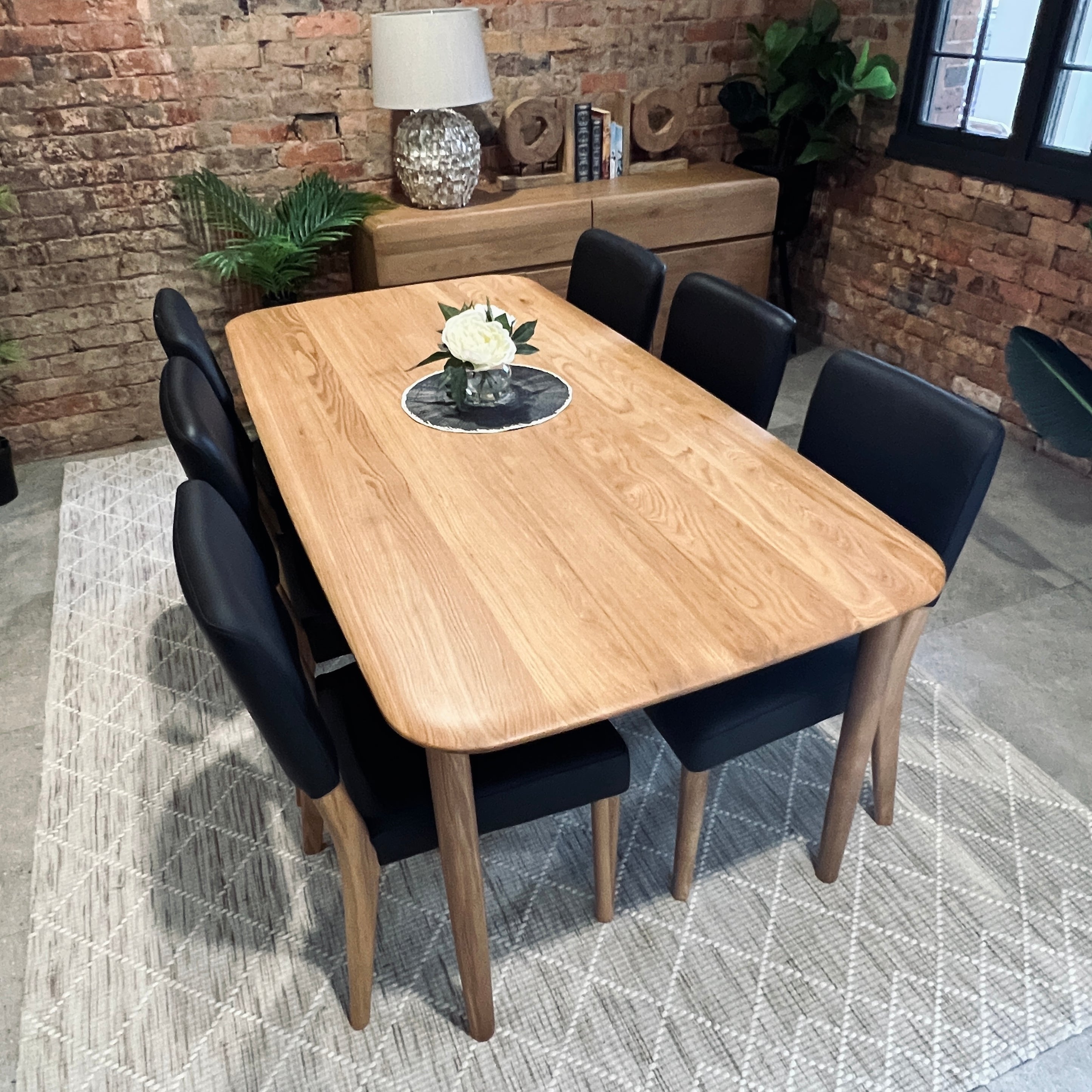 Adele Dining Table – rowesfurniture