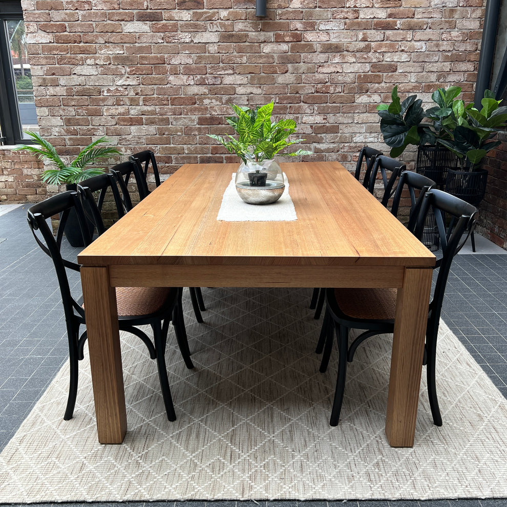 Hudson Dining Table – rowesfurniture